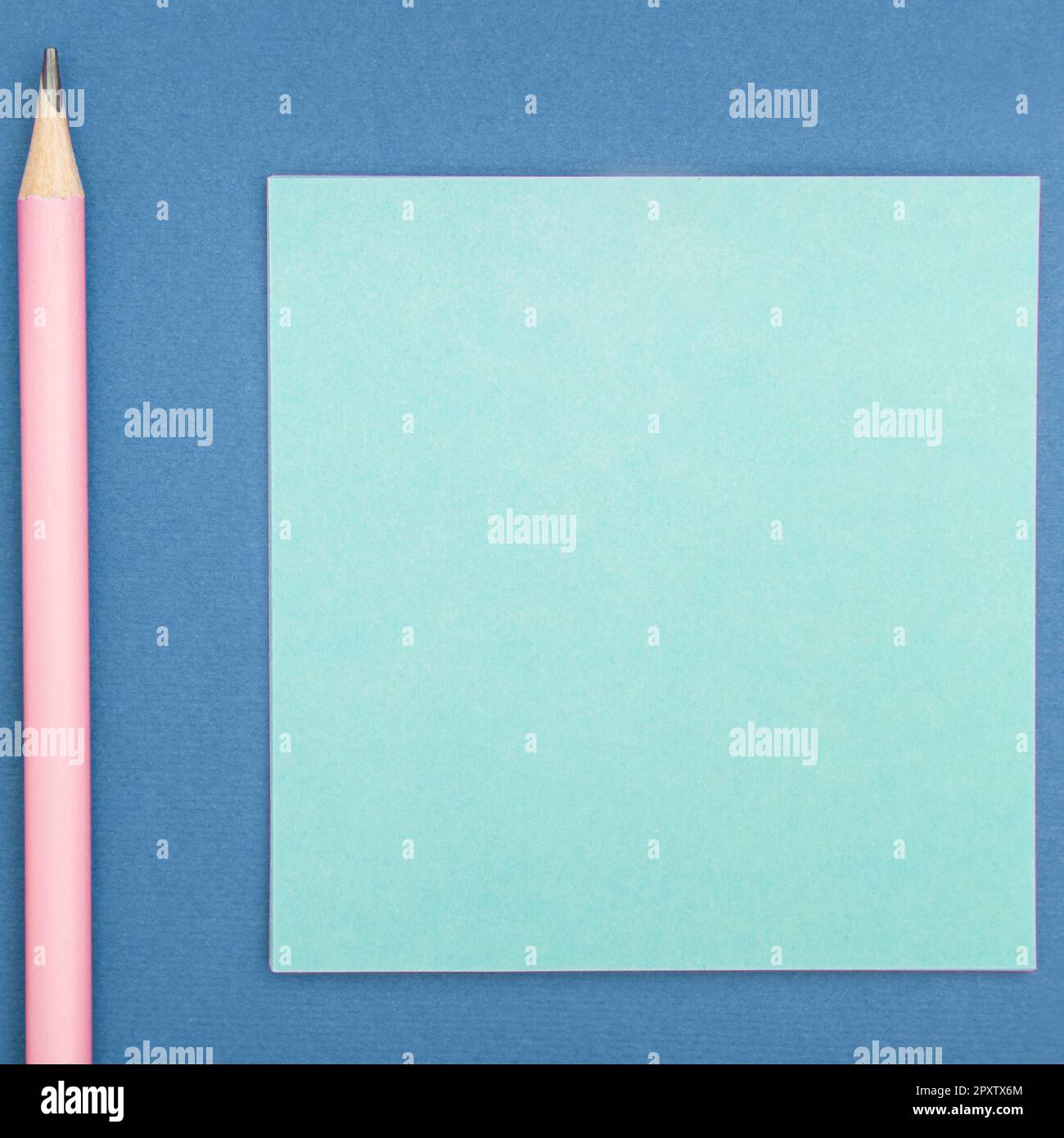 Important Message Written On Piece Of Paper. Photo Of Office Supplies ...