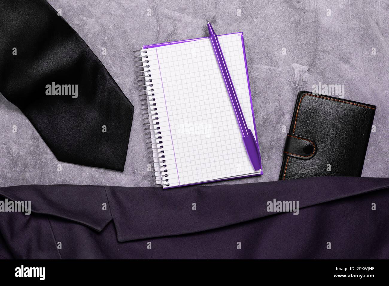 Important Message Written On Piece Of Paper. Photo Of Office Supplies ...