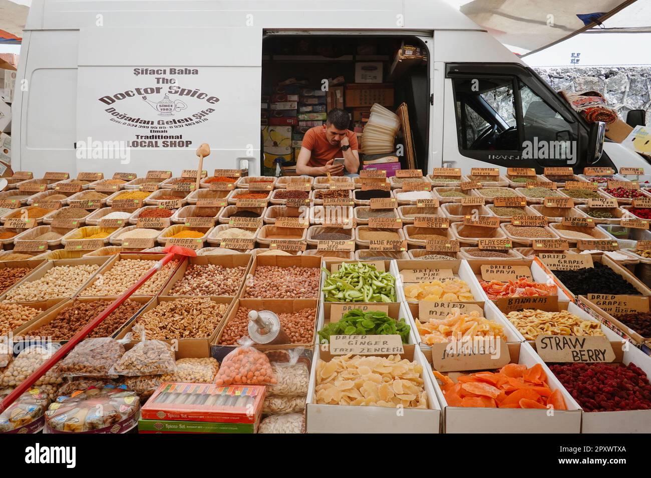 Vendor sells fresh fruit hi-res stock photography and images - Alamy