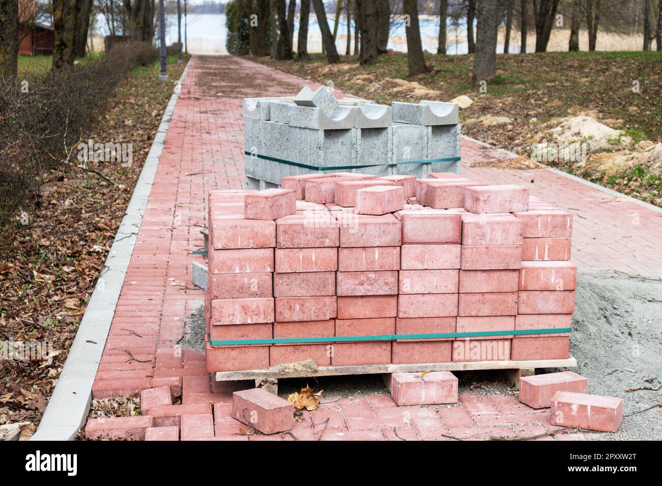 Bricks stone pallet hi-res stock photography and images - Alamy