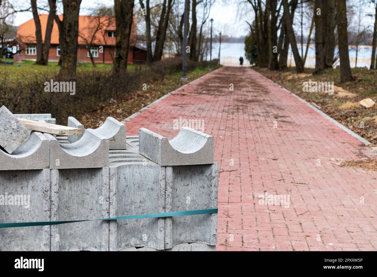 A pile of bricks is stacked on a pallet Stock Photo - Alamy
