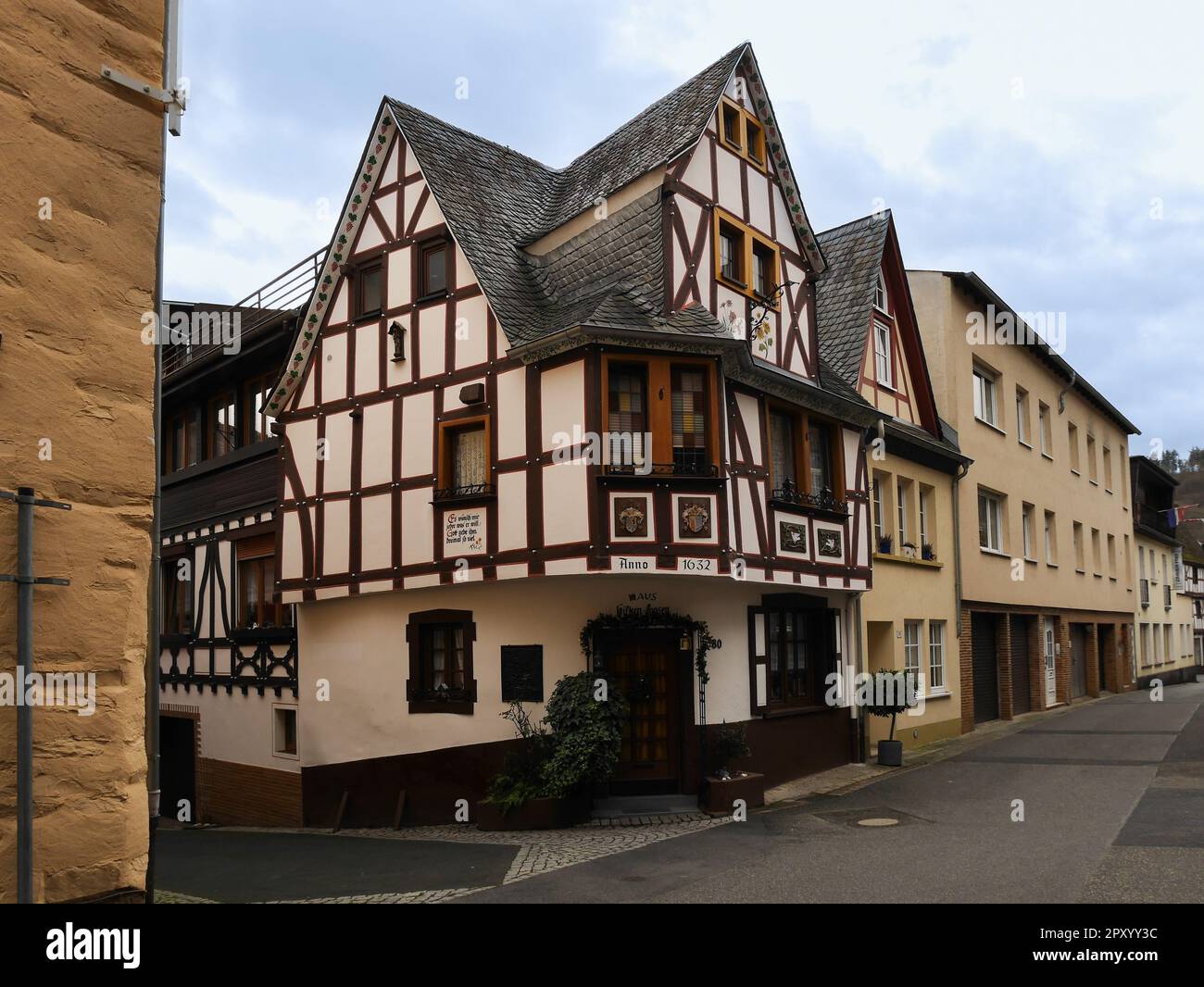 Half gothic hi-res stock photography and images - Alamy