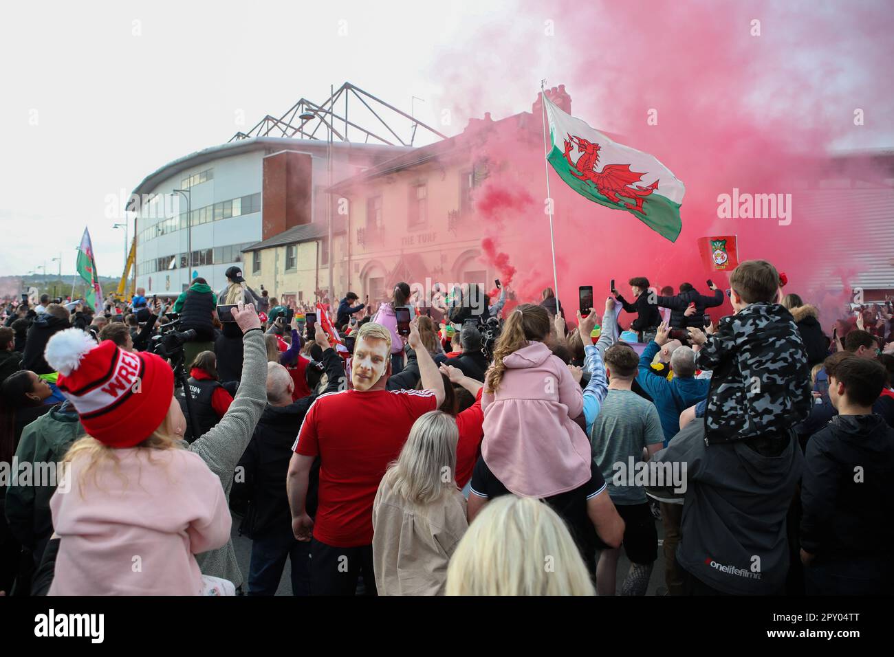 Wrexham victory parade hi-res stock photography and images - Alamy