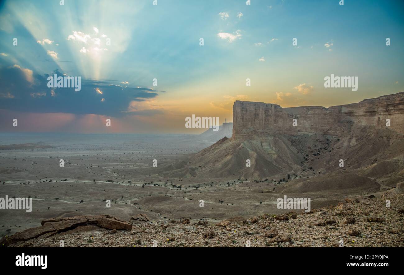 Sunset in Jabal Tuwaiq Mountains, with desert landscape, Riyadh, Saudi ...