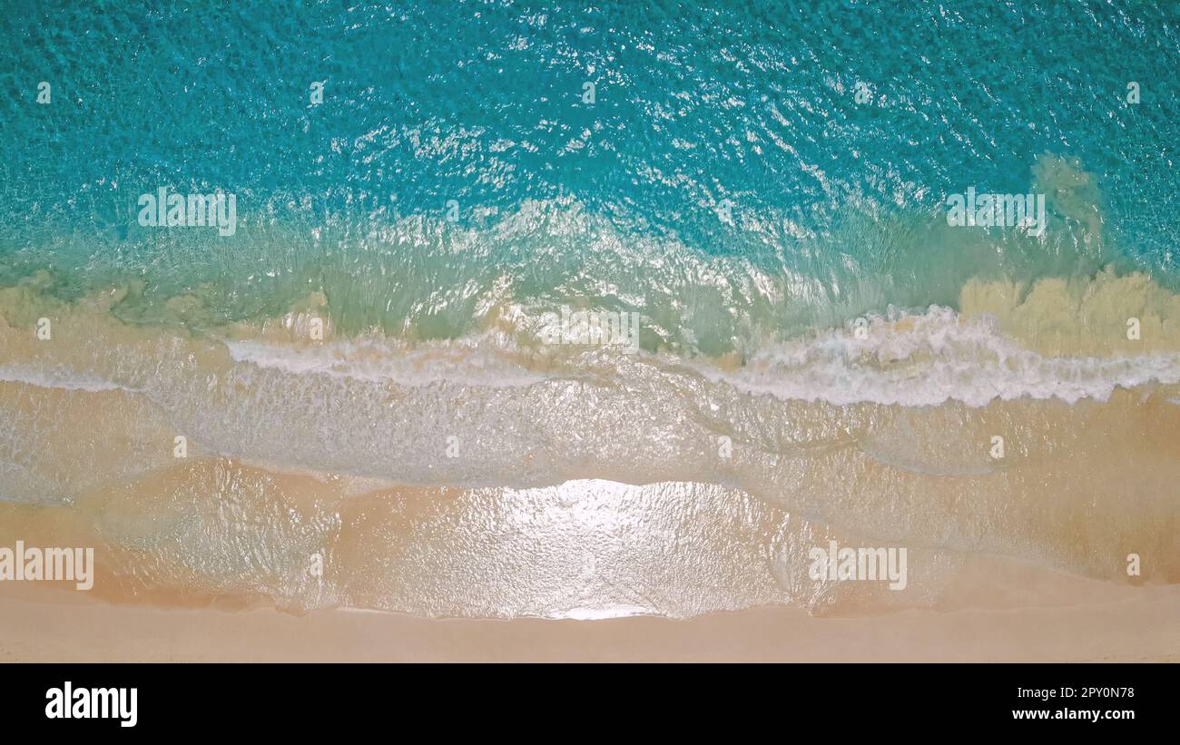 Tropical beach top view, waves break on tropical white sand beach top ...
