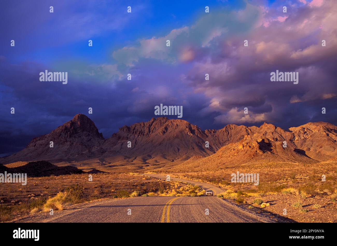 Route 66 mountain range hi-res stock photography and images - Alamy