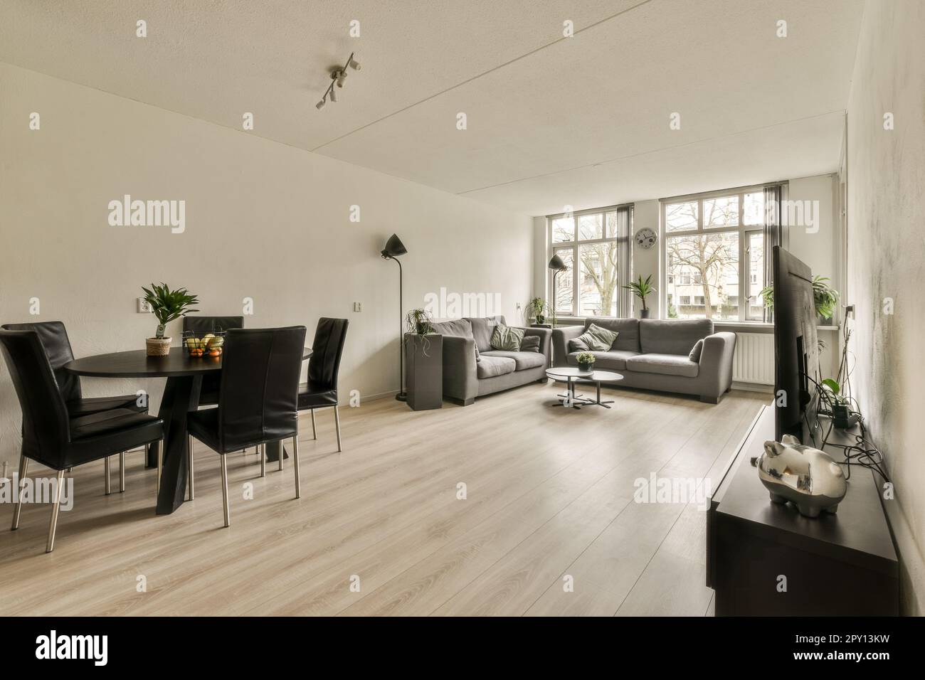 Room four walls hi-res stock photography and images - Alamy