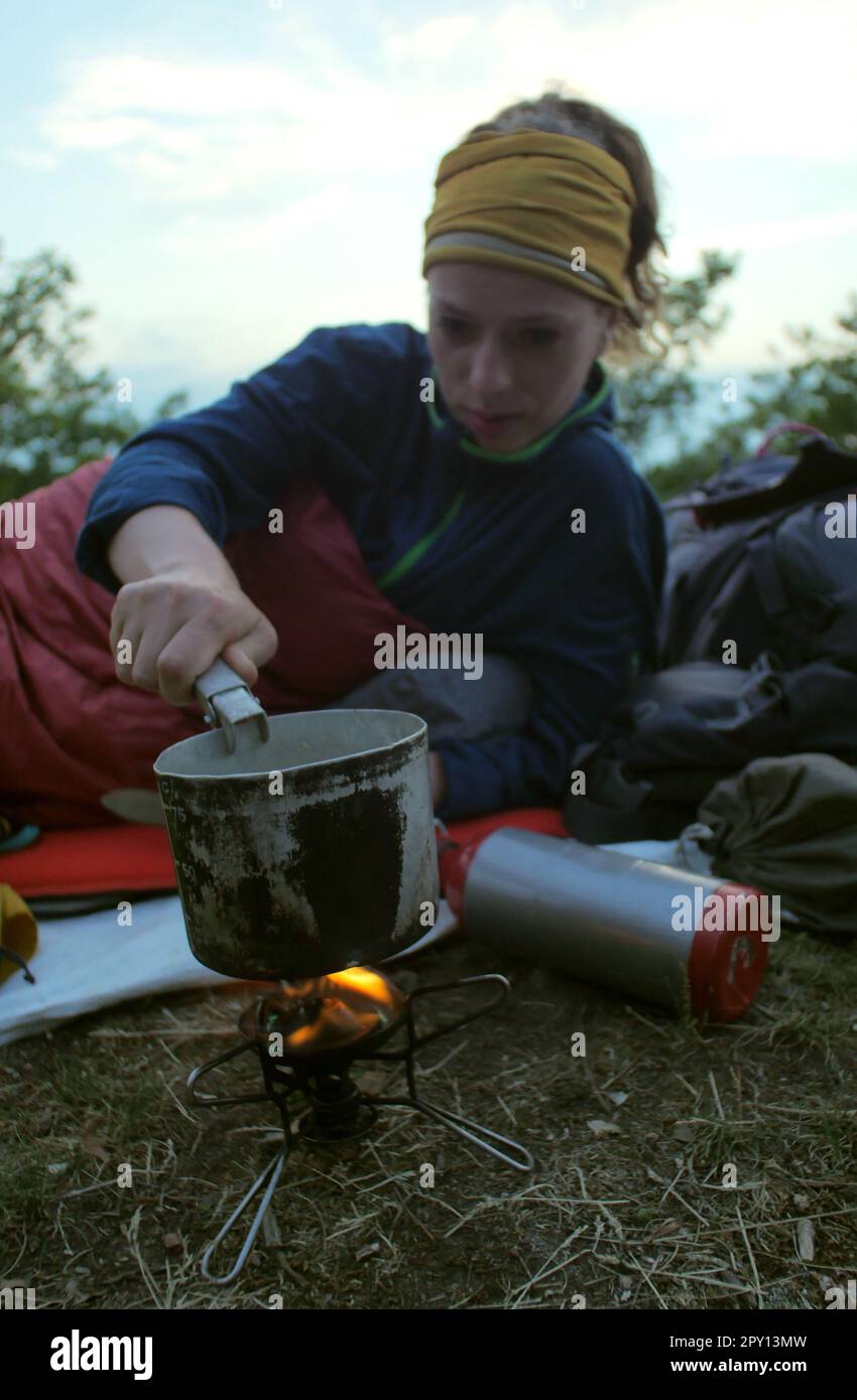 female hiker cooking outdoors Stock Photo - Alamy