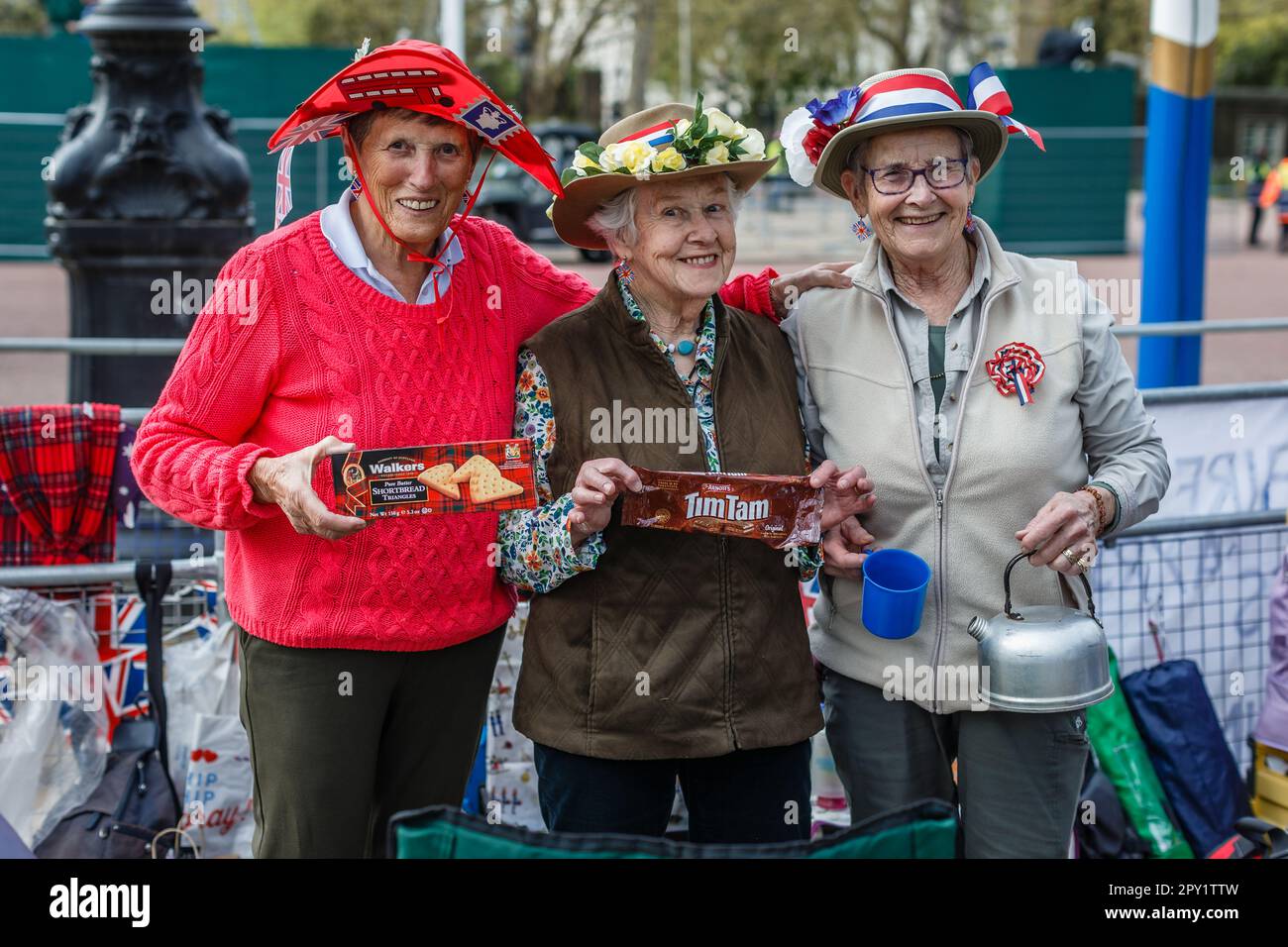 A Scot, an Aussie, and an English lady are set up on the Mall near ...