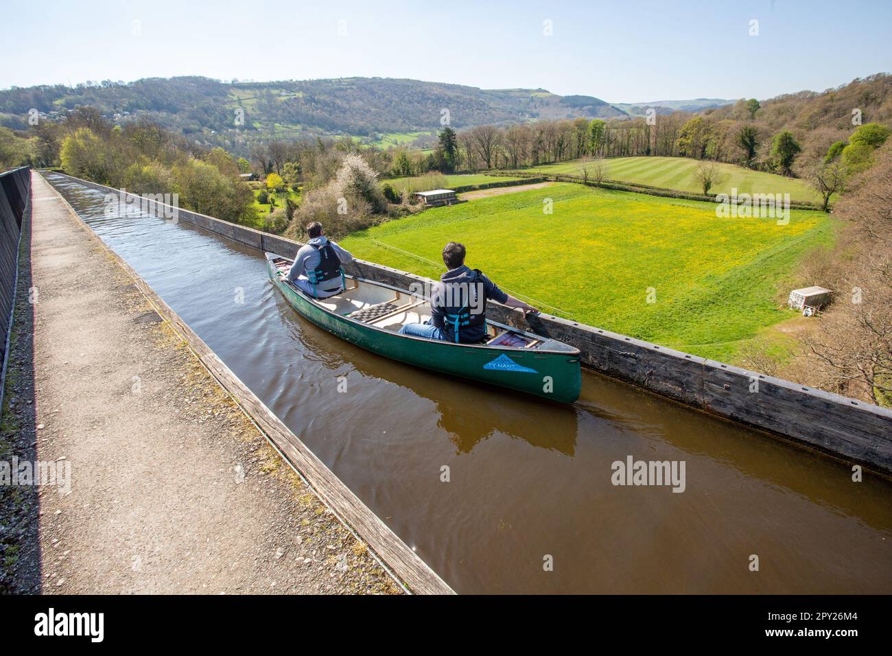 Narrowboat for trips on the llangollen canal hi-res stock photography ...