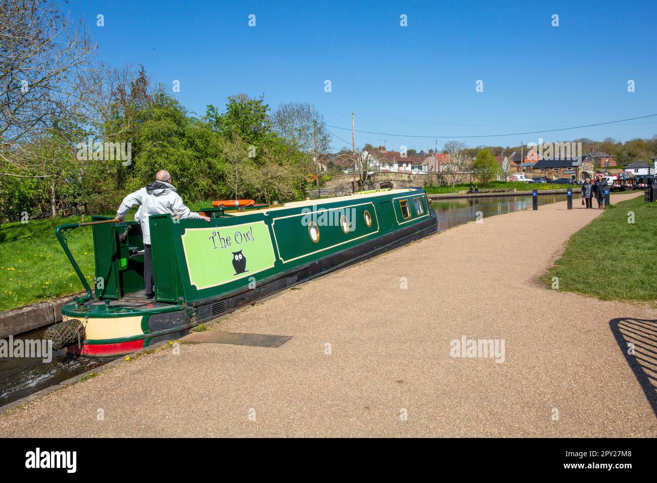 Canal narrowboat crossing 38 meters above the river Dee on the ...