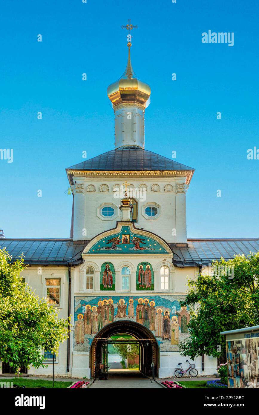 Holy gates with St. Nicholas Church in the Holy Vvedensky Tolgsky ...