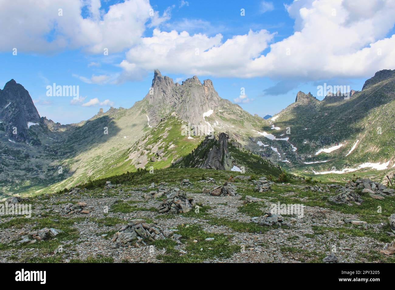 Sharp mountain range hi-res stock photography and images - Alamy