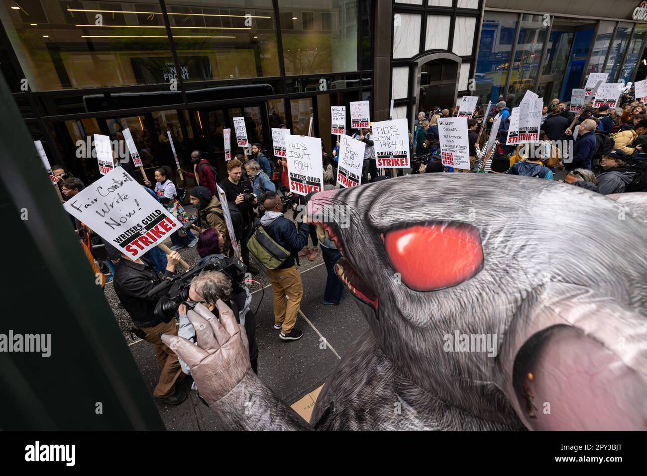 Strike rat symbol hi-res stock photography and images - Alamy