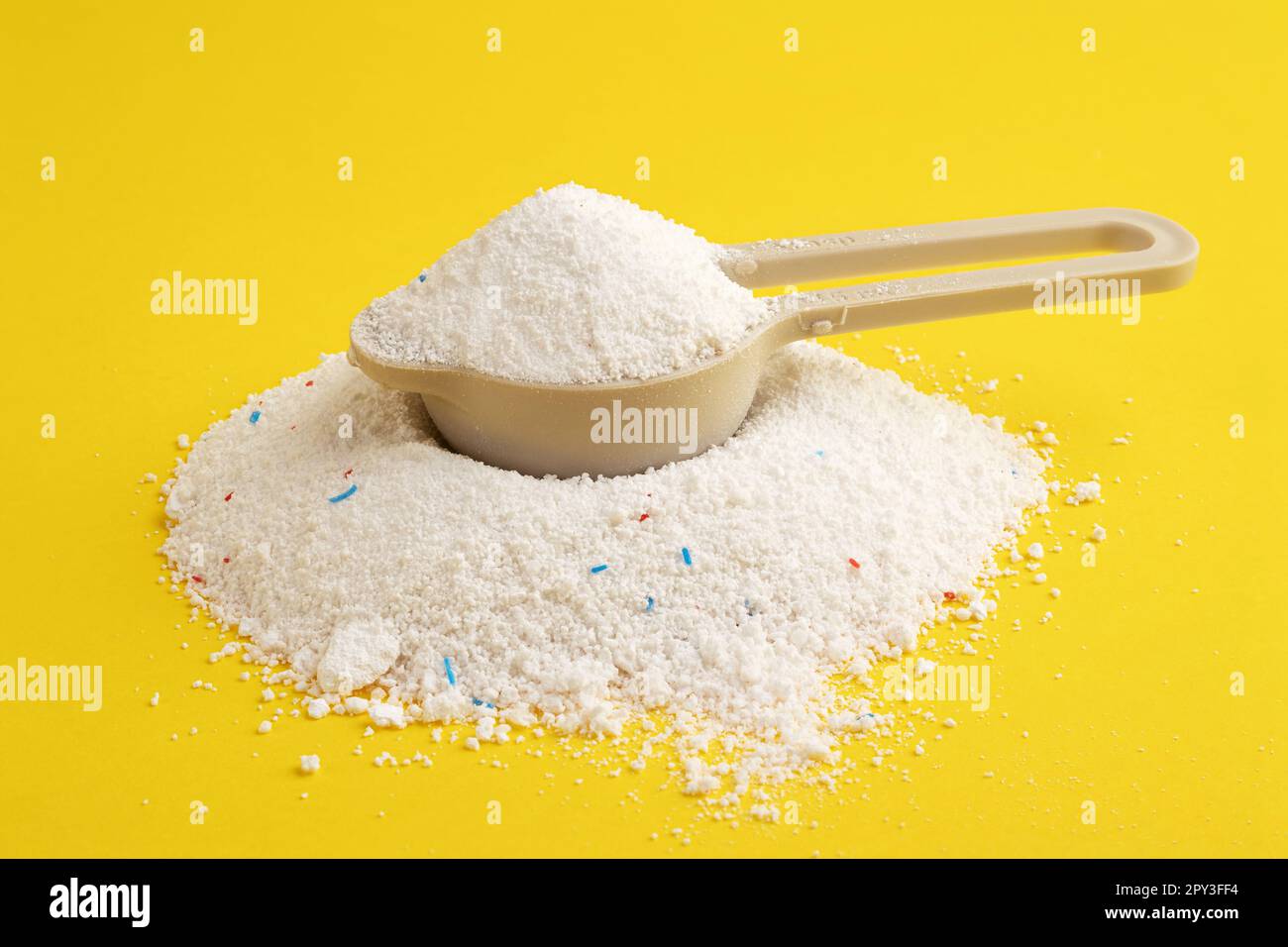 Scoop of washing powder hi-res stock photography and images - Alamy
