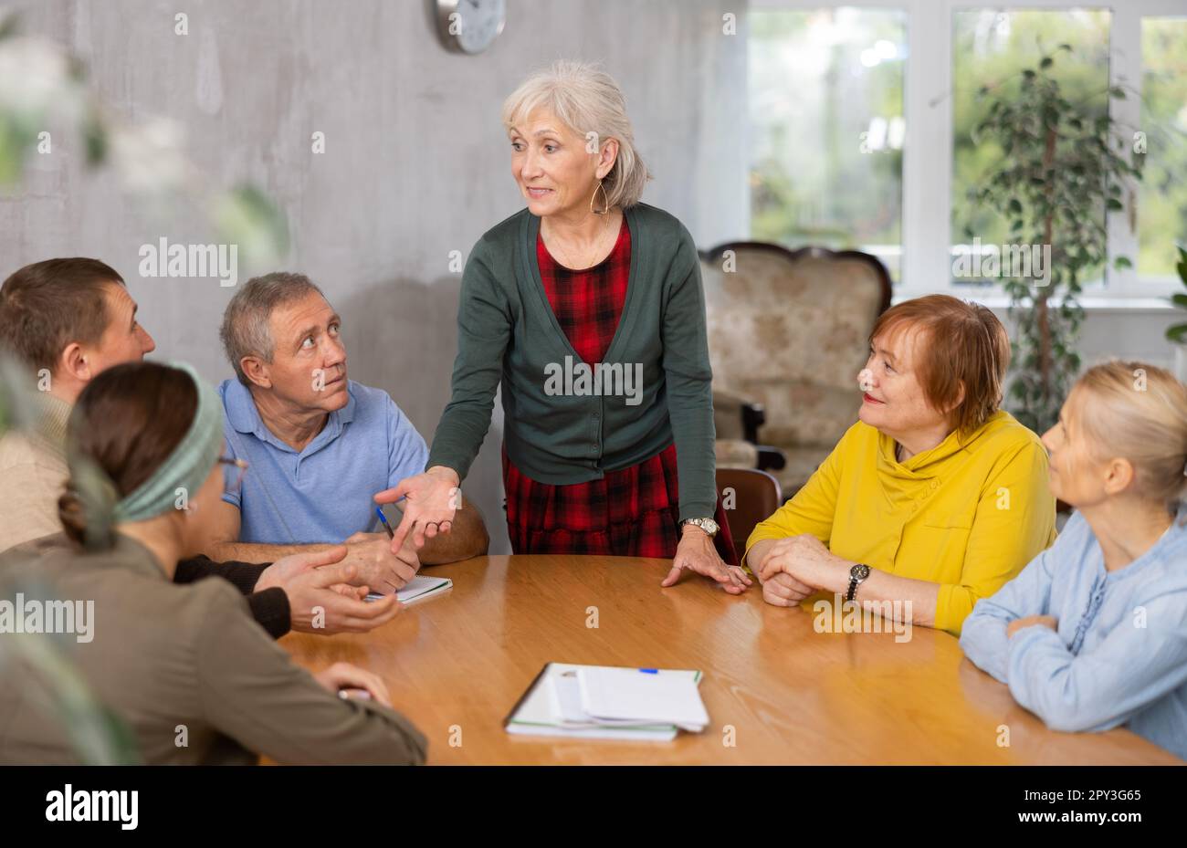 Communication of elderly at the round table. Training and group therapy ...