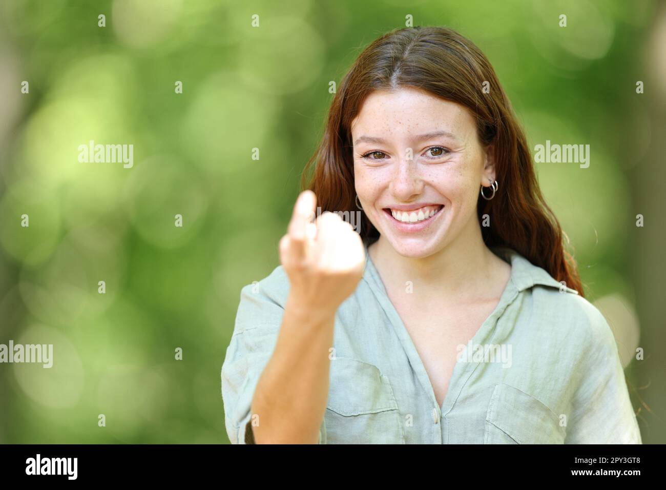 Portrait beckon hi-res stock photography and images - Alamy