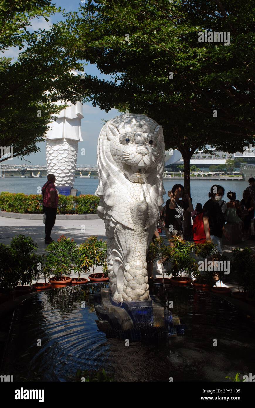 Mosaic model of the Merlion Statue on the Esplanade, Marina Bay, Singapore Stock Photo - Alamy