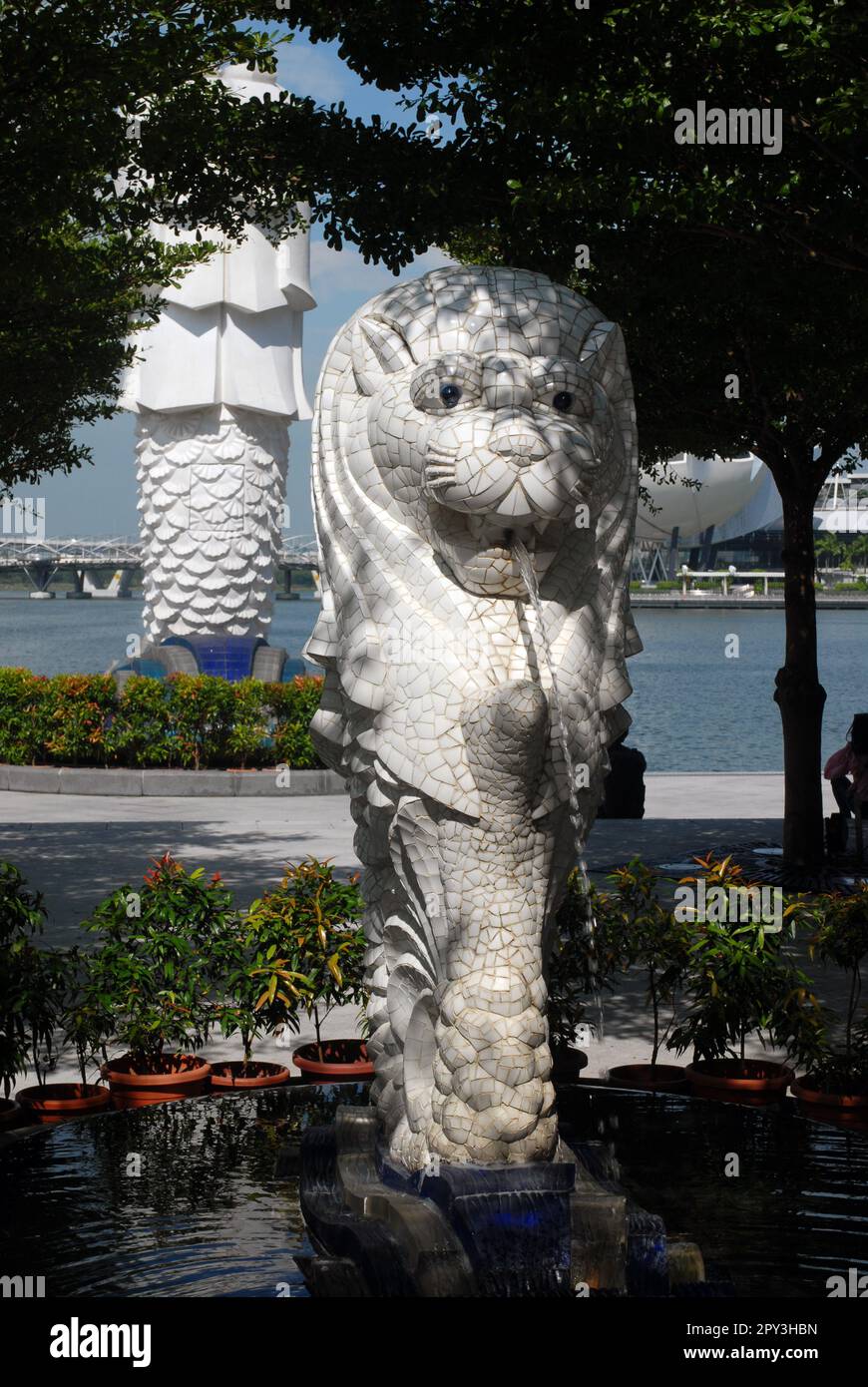 Mosaic model of the Merlion Statue on the Esplanade, Marina Bay, Singapore Stock Photo - Alamy