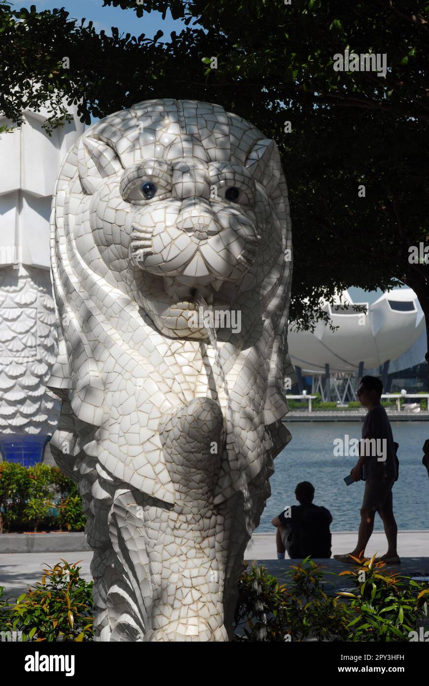 Mosaic model of the Merlion Statue on the Esplanade, Marina Bay, Singapore Stock Photo - Alamy