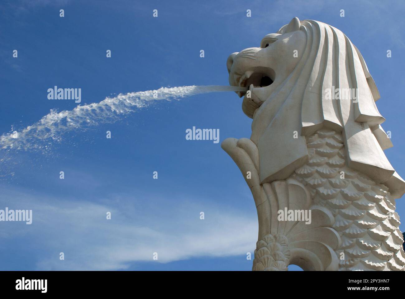 Singaporean iconic statue hi-res stock photography and images - Alamy