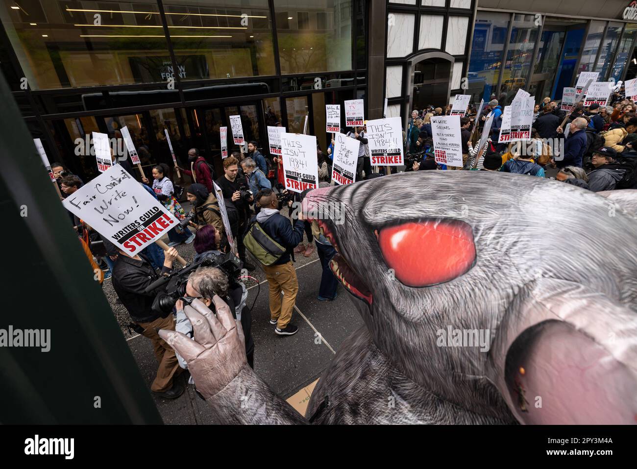 Strike rat symbol hi-res stock photography and images - Alamy