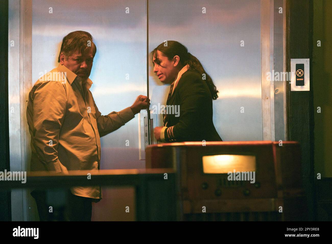 DEATH'S ROULETTE, (aka UNO PARA MORIR), from left: Dagoberto Gama ...