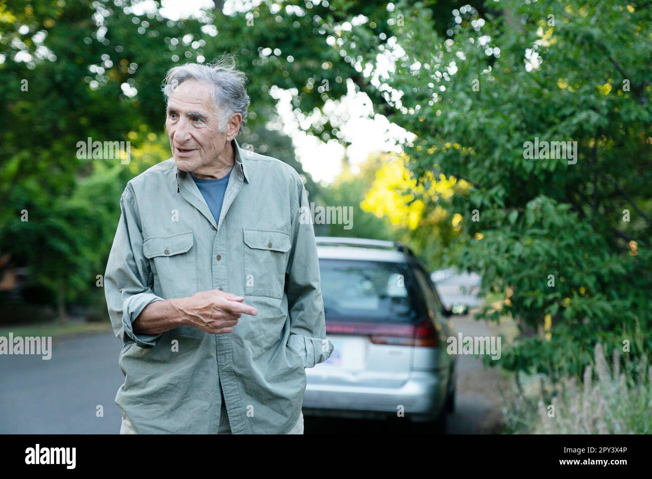 SHOWING UP, Judd Hirsch, 2022. ph: Allyson Riggs / © A24 / Courtesy ...
