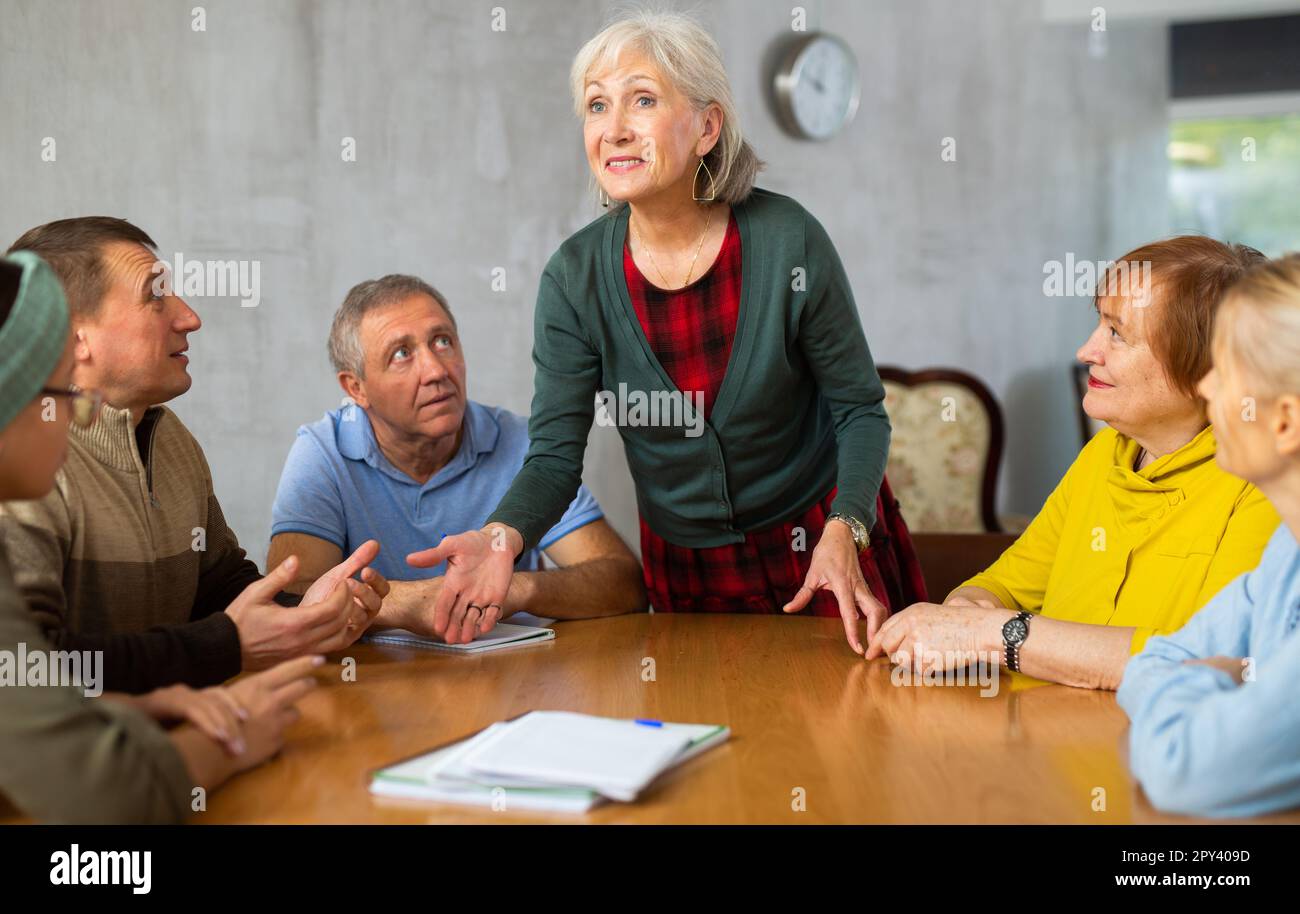 Communication of elderly at the round table. Training and group therapy ...