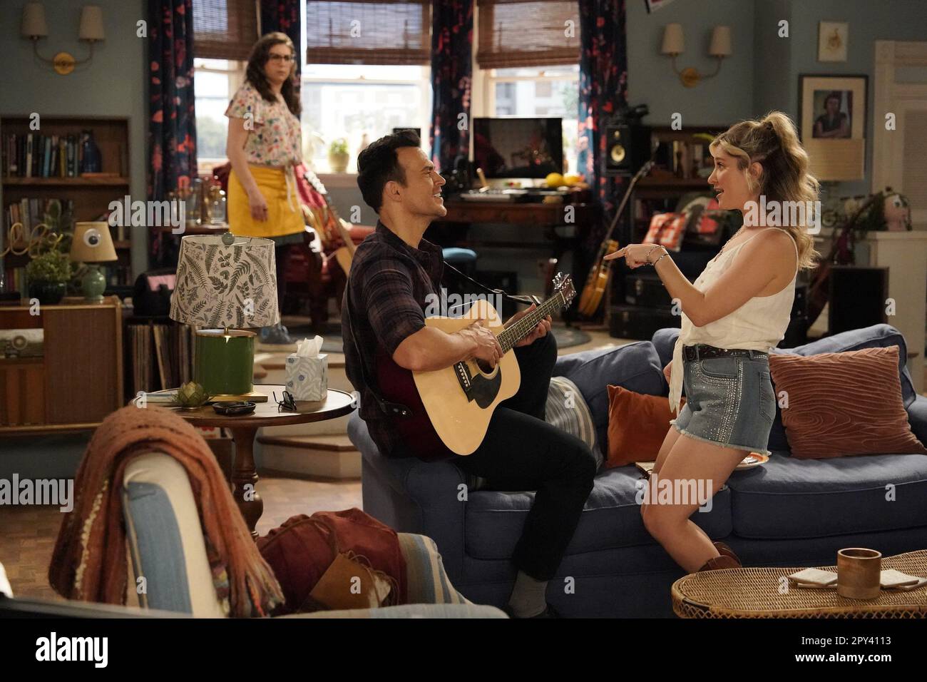 CALL ME KAT, from left: Mayim Bialik, Cheyenne Jackson, Margie Mays ...