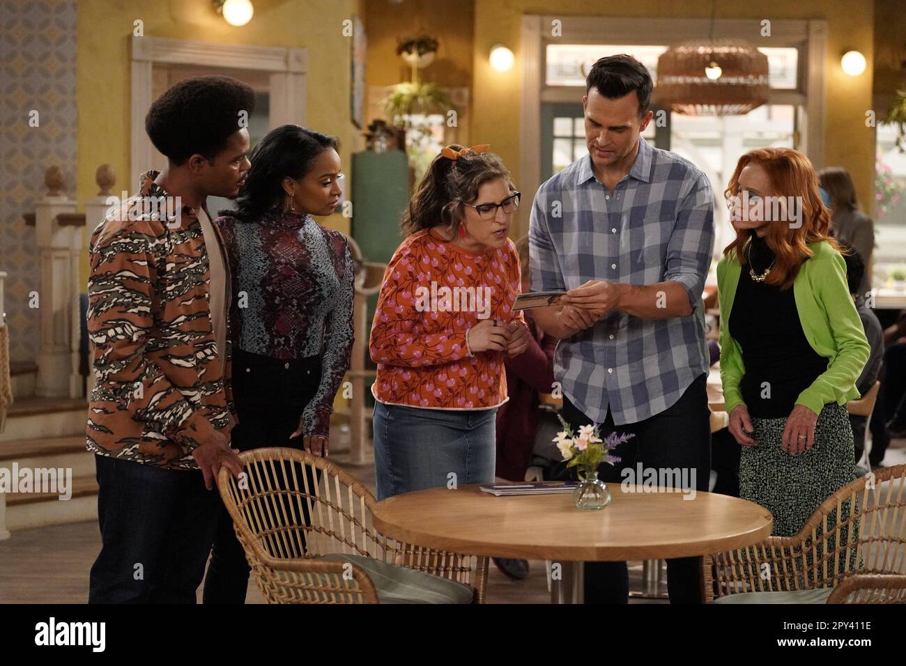 CALL ME KAT, from left: Julian Gant, Kyla Pratt, Mayim Bialik, Cheyenne ...