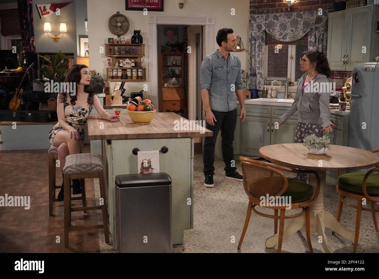 CALL ME KAT, from left: Schuyler Helford, Cheyenne Jackson, Mayim ...