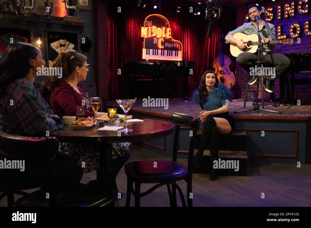 CALL ME KAT, from left: Kyla Pratt, Mayim Bialik, Schuyler Helford ...