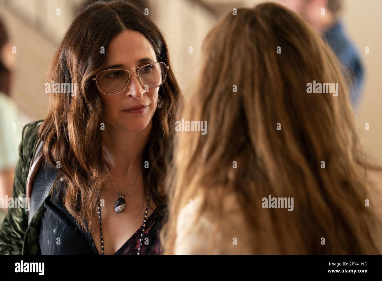TINY BEAUTIFUL THINGS, from left: Michaela Watkins, Kathryn Hahn (back ...