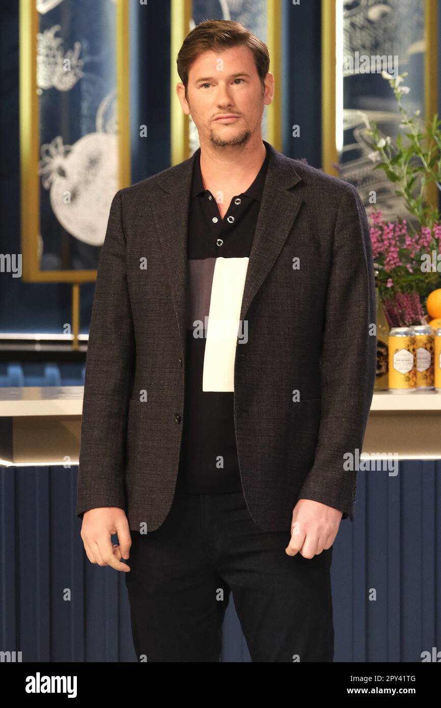 TOP CHEF, from left: judge Adam Handling, Holiday Vacation', (Season 20 ...