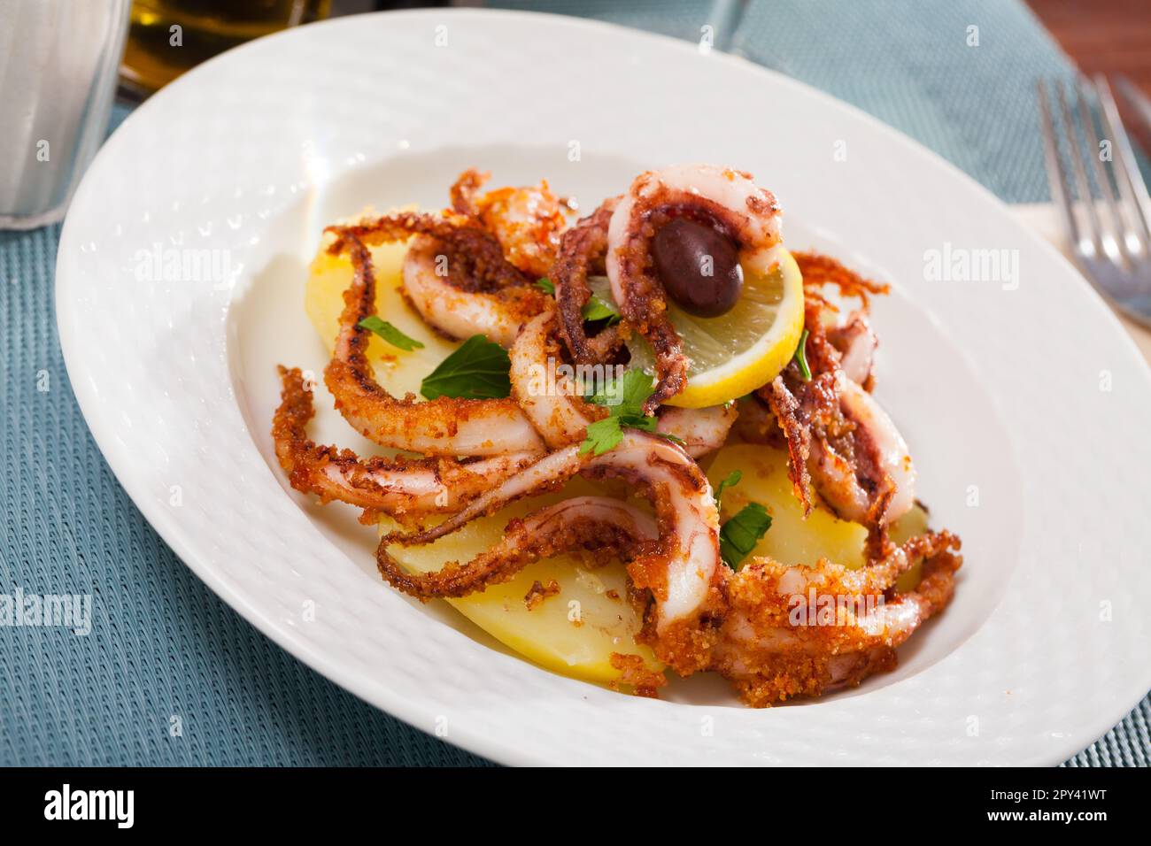 Roasted squid legs with lemon Stock Photo - Alamy