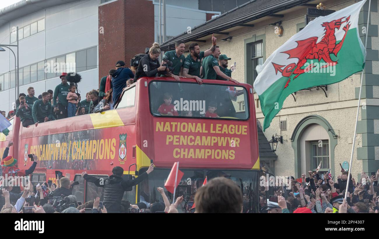 Football fans during parade hi-res stock photography and images - Alamy