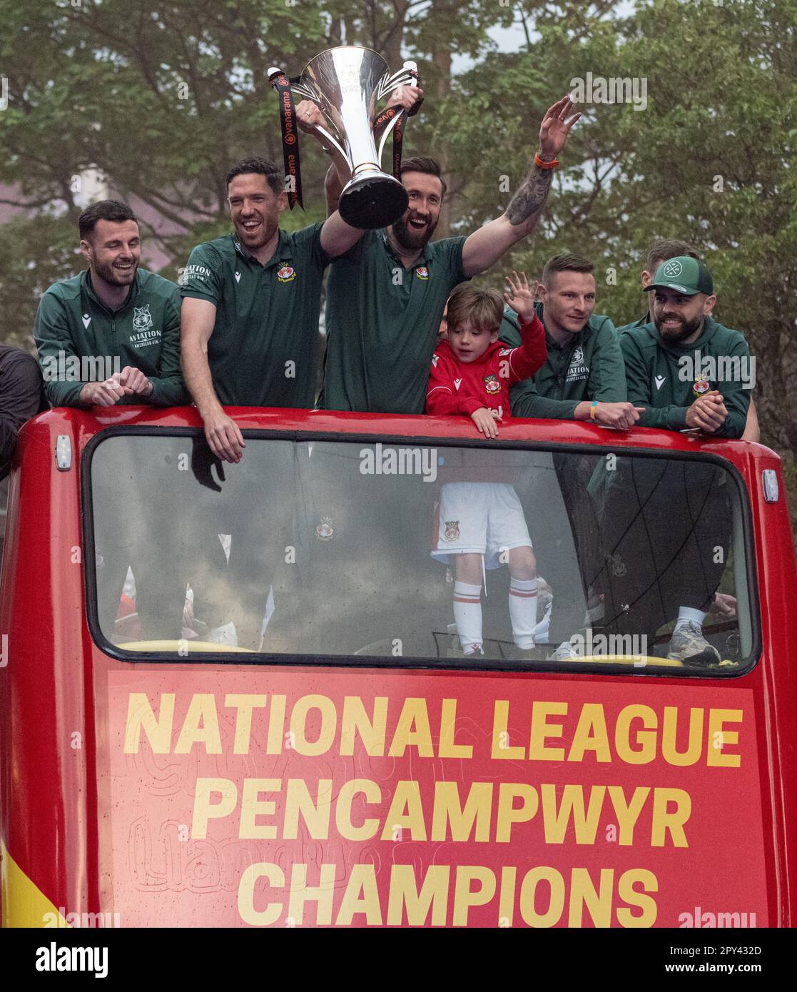 Ryan reynolds wrexham 2023 trophy hi-res stock photography and images ...