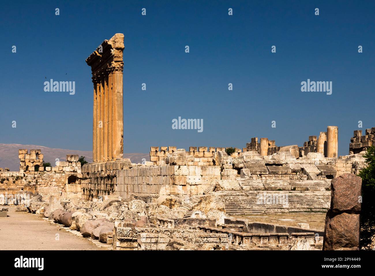 Baalbek, Temple of Jupiter, Largest Roman temple, colossal pillars ...
