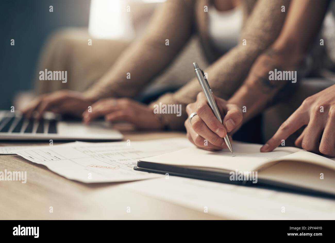 Woman paperwork home organised hi-res stock photography and images - Alamy