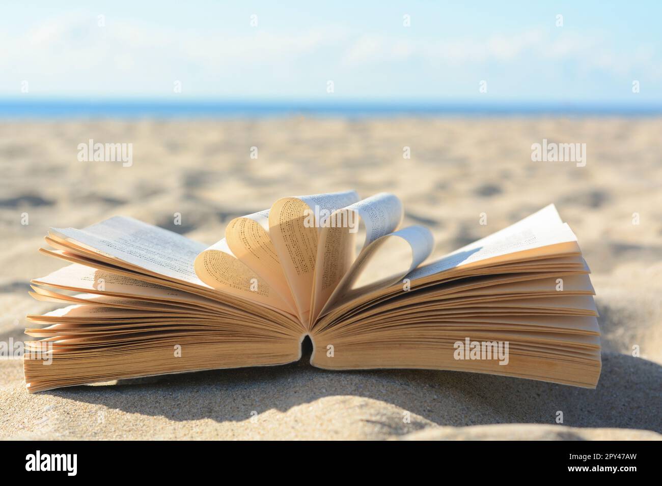 Pages of book on beach hi-res stock photography and images - Alamy