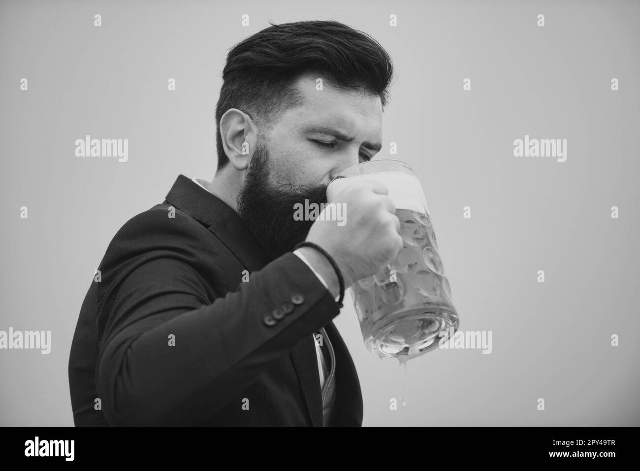 Barman beard Black and White Stock Photos & Images - Alamy