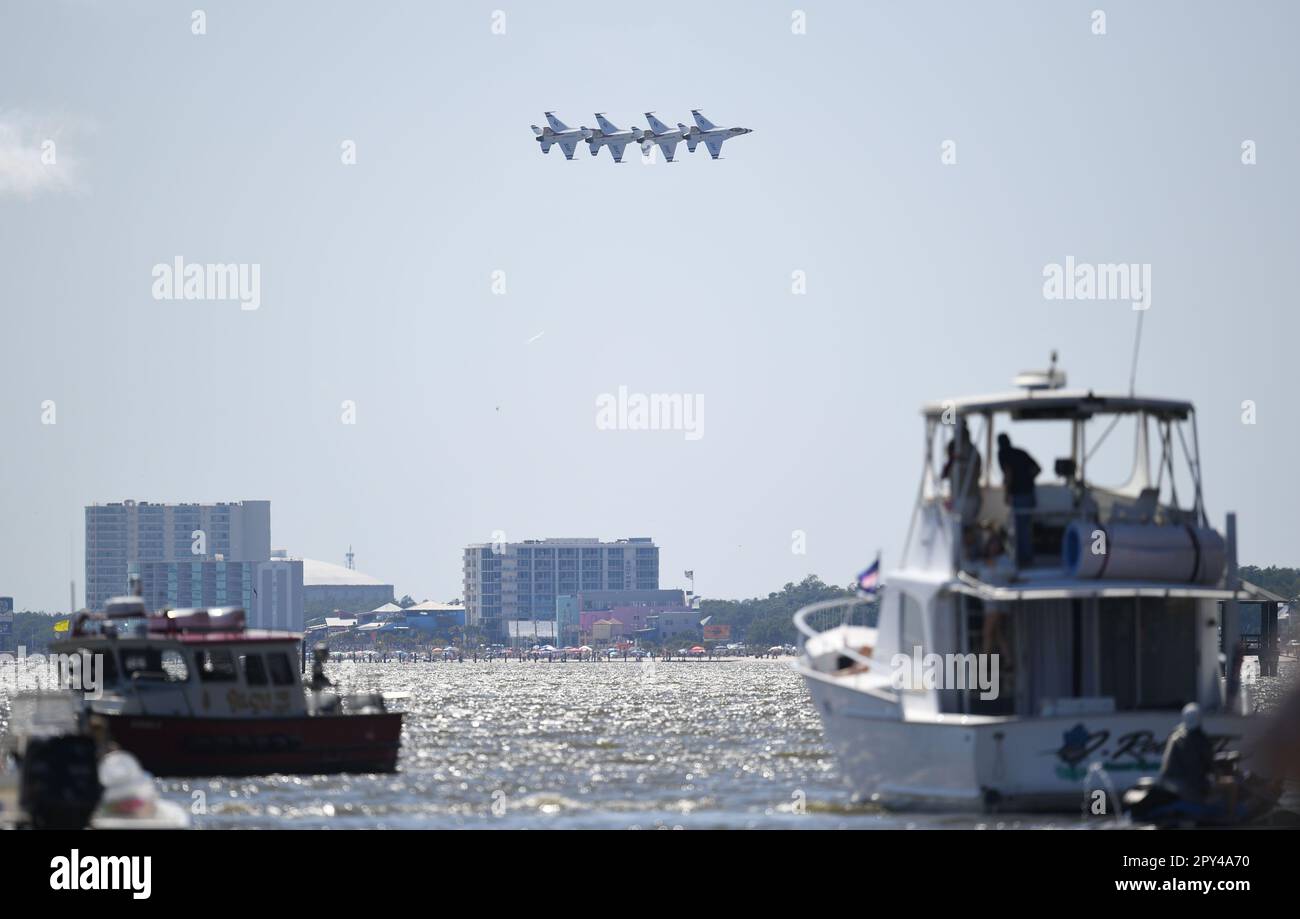 The Thunderbirds perform during the 2023 Thunder Over the Sound Air and ...