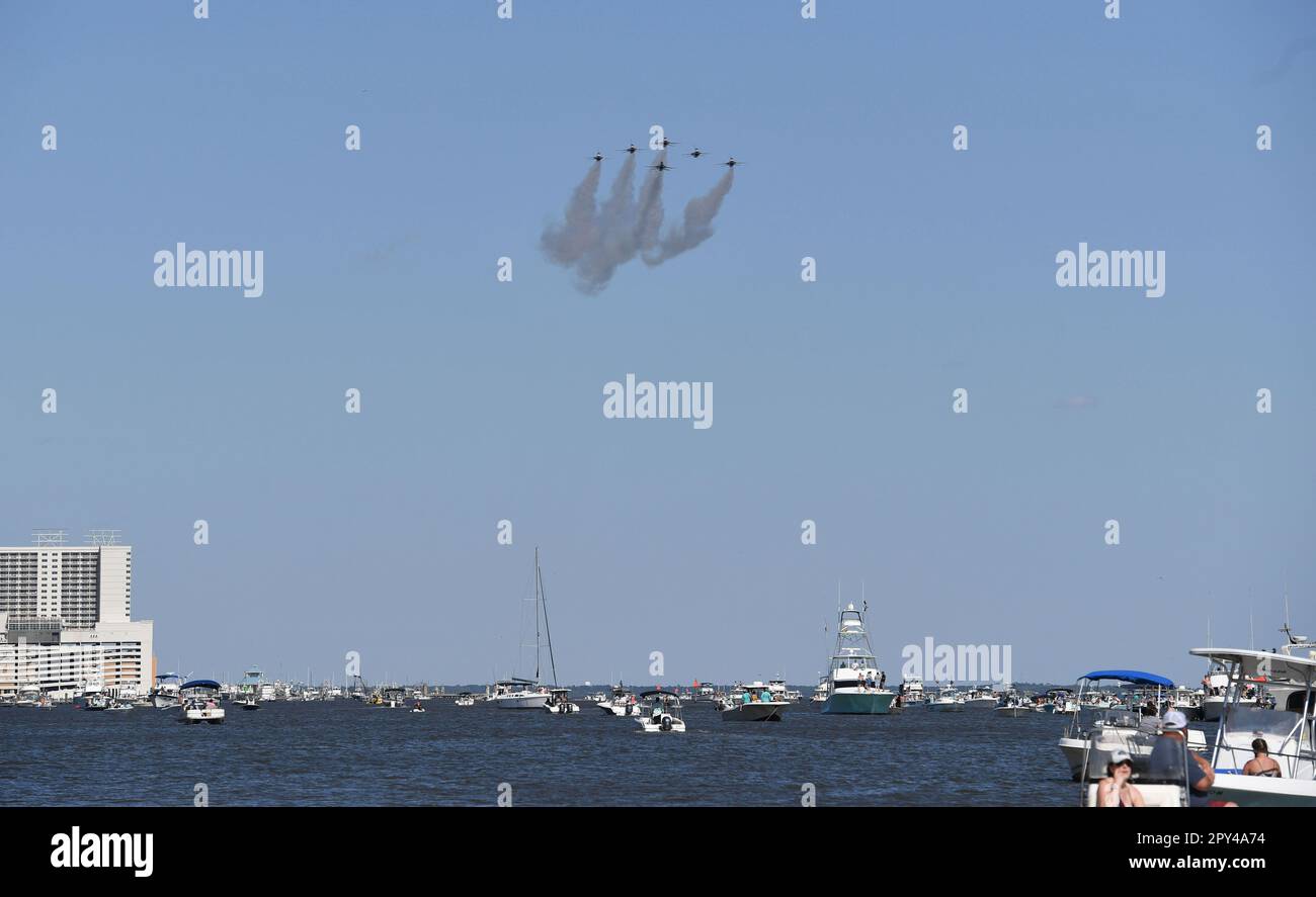 The Thunderbirds perform during the 2023 Thunder Over the Sound Air and ...