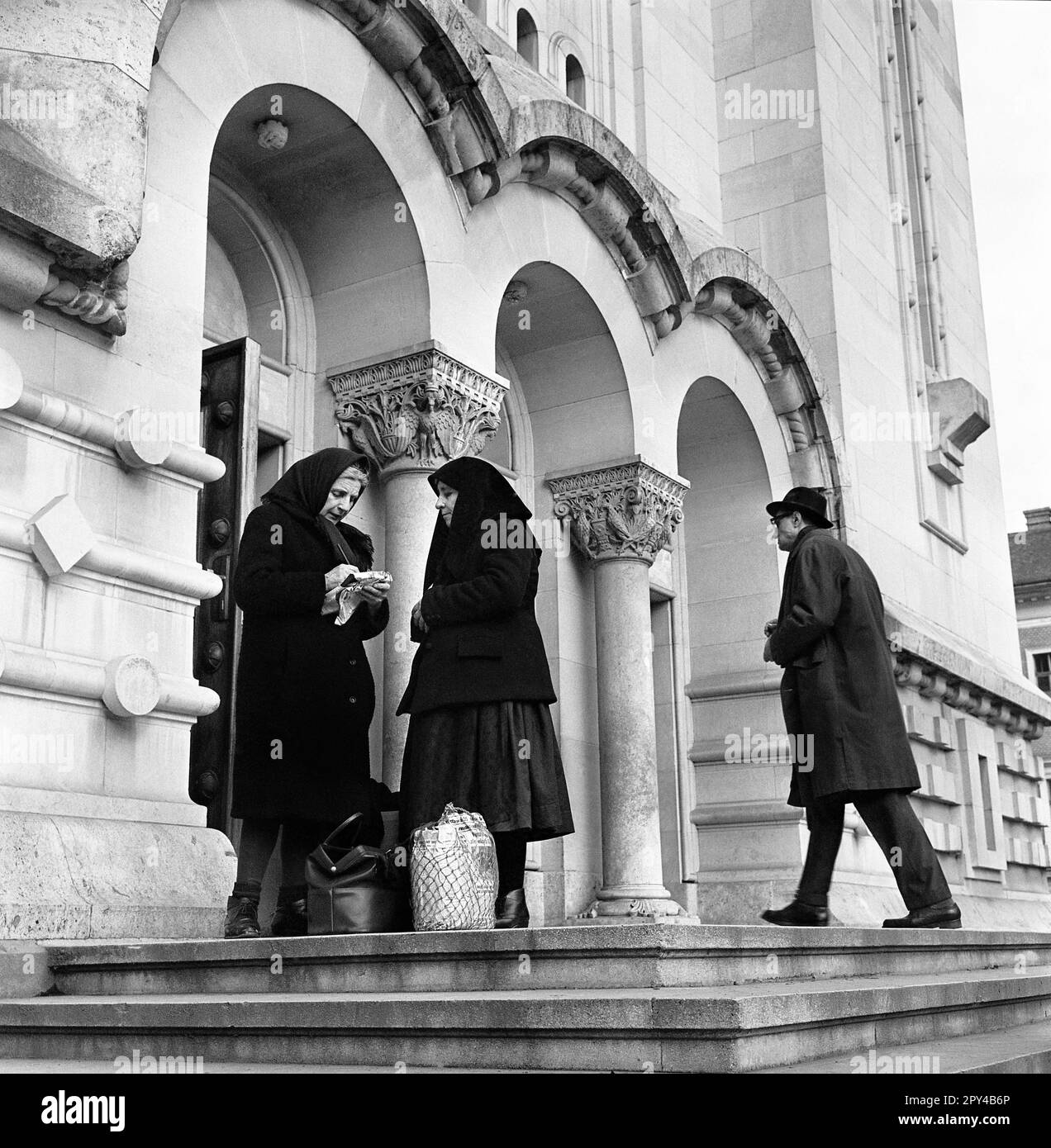 People historical center city Black and White Stock Photos & Images - Alamy