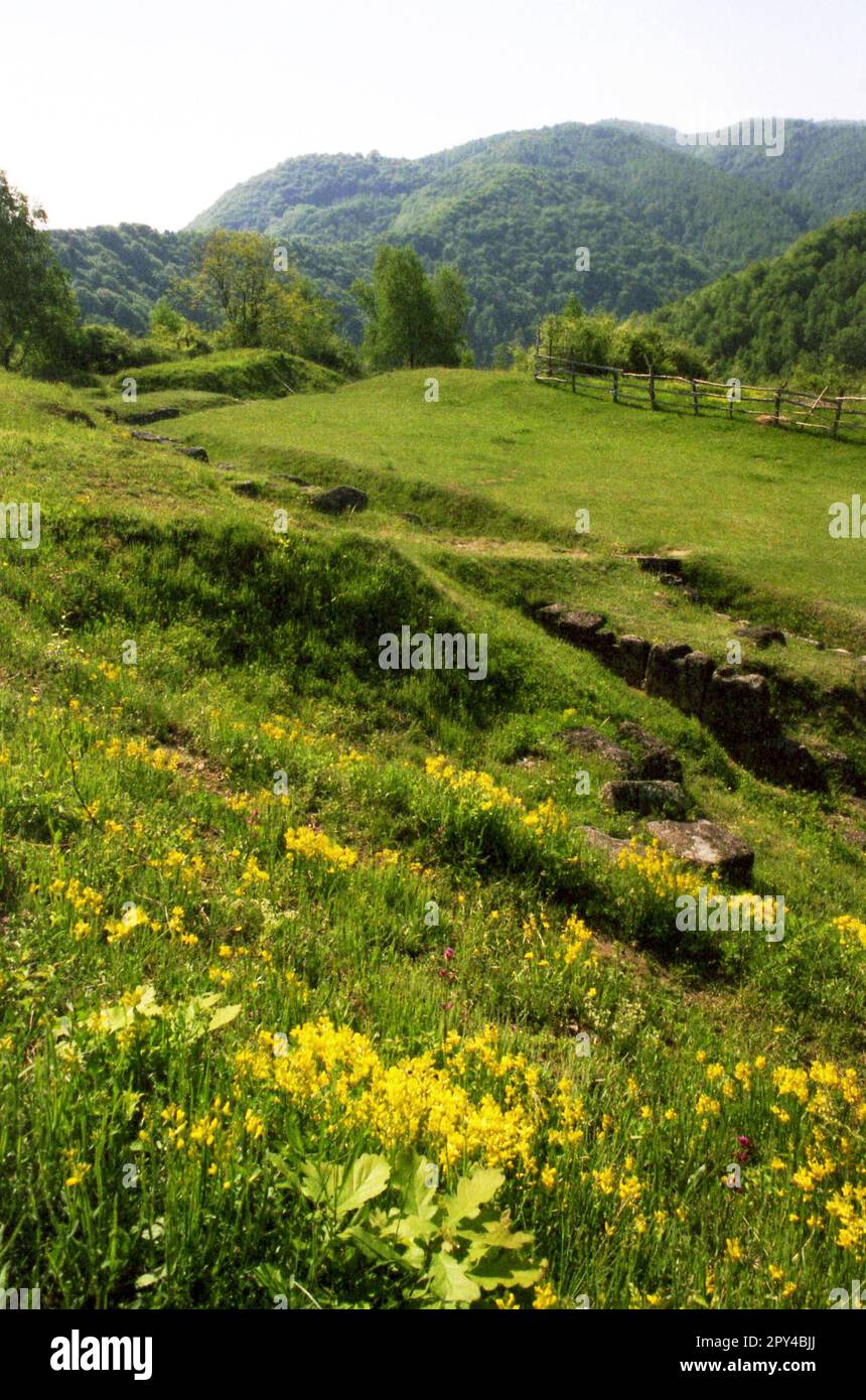 Roman ruins in romania hi-res stock photography and images - Alamy
