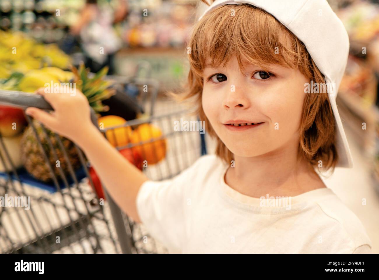 Kid in supermarket shop. Toddler boy with shopping bag in store Stock ...