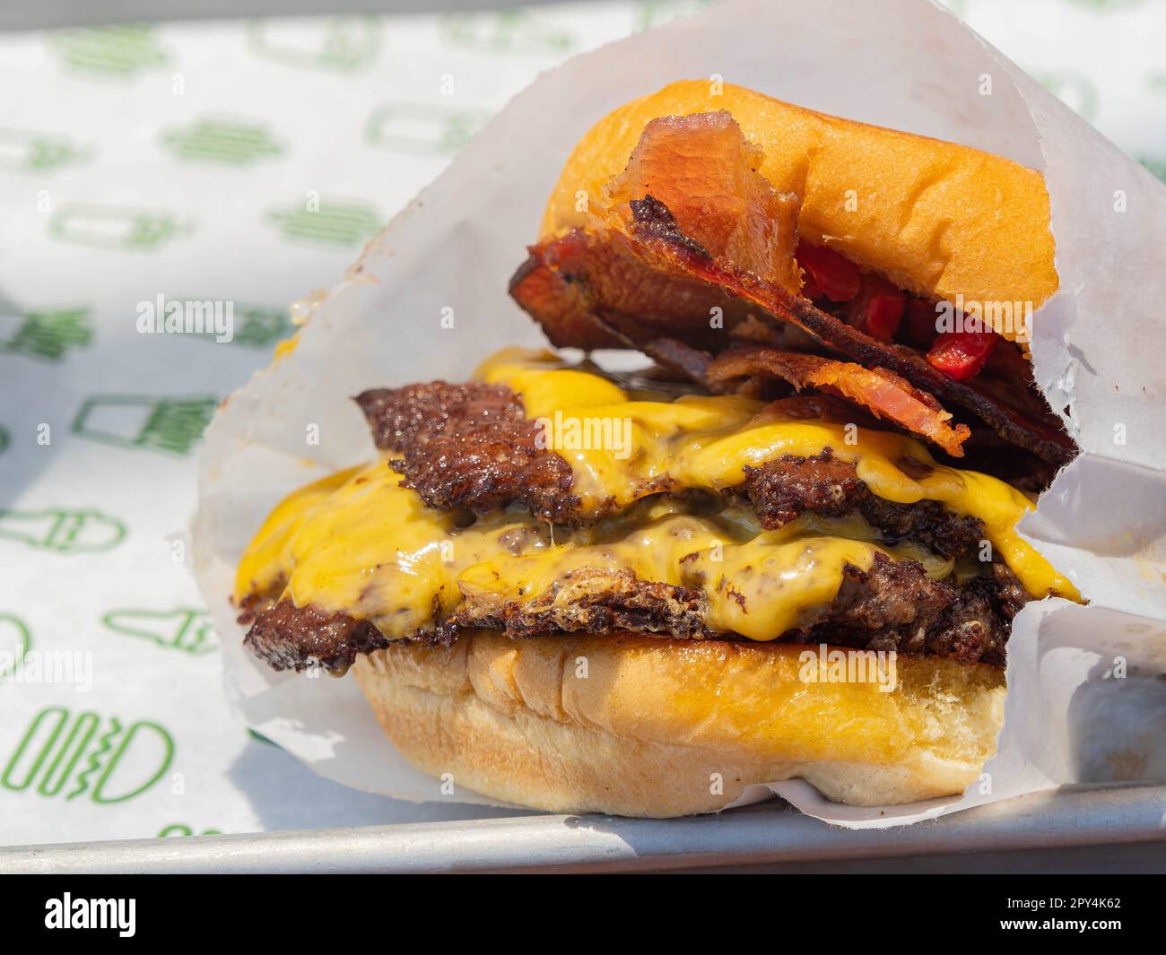 Outdoor shake table building hi-res stock photography and images - Alamy
