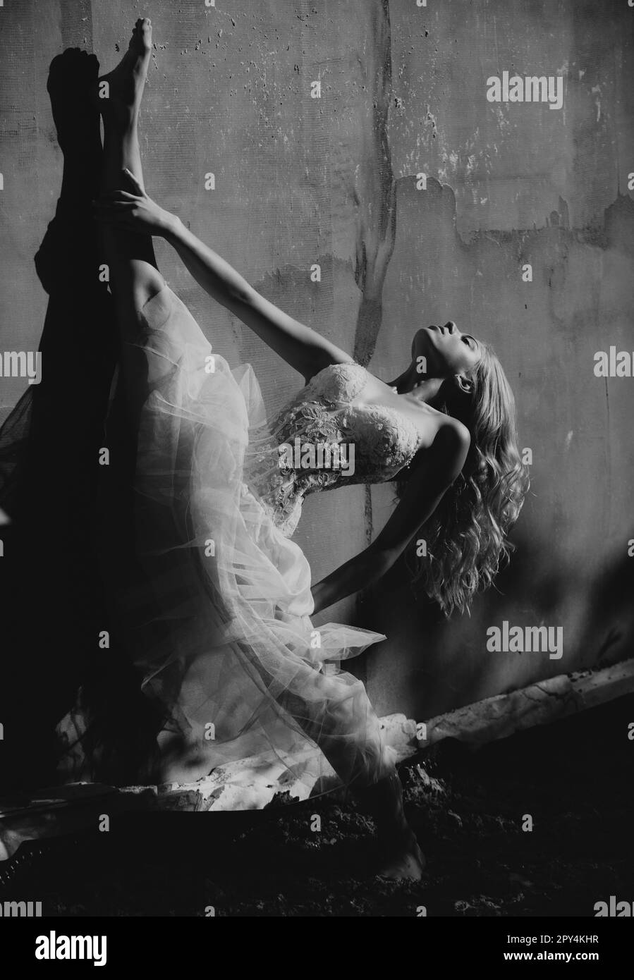 Art ballet. Leg-split, flexible girl doing split. Fitness sport woman ...