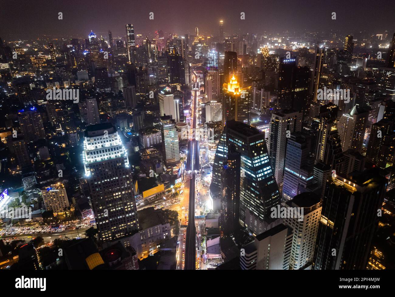 Emquartier bangkok building hi-res stock photography and images - Alamy